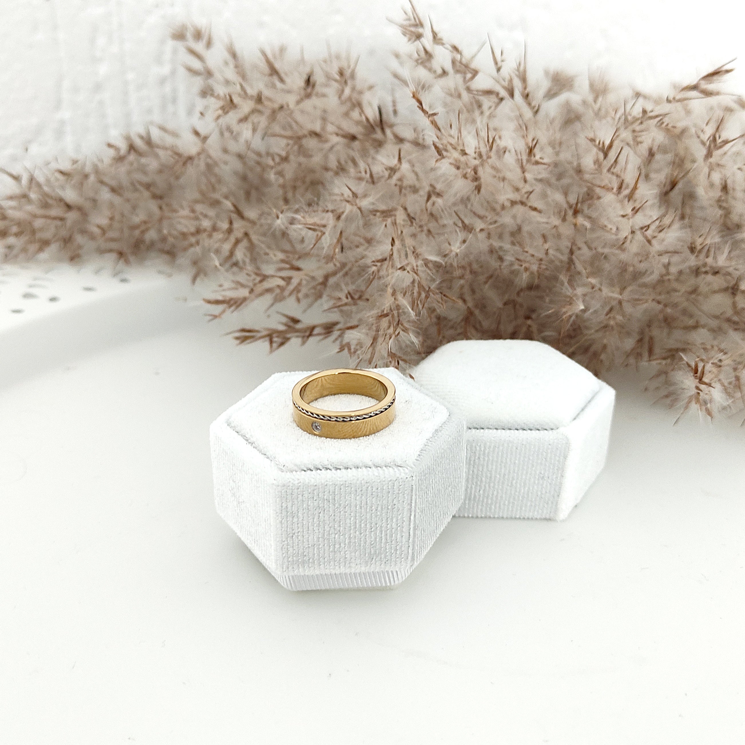 XP Ring - Gold Wedding Ring – Paulina Shop